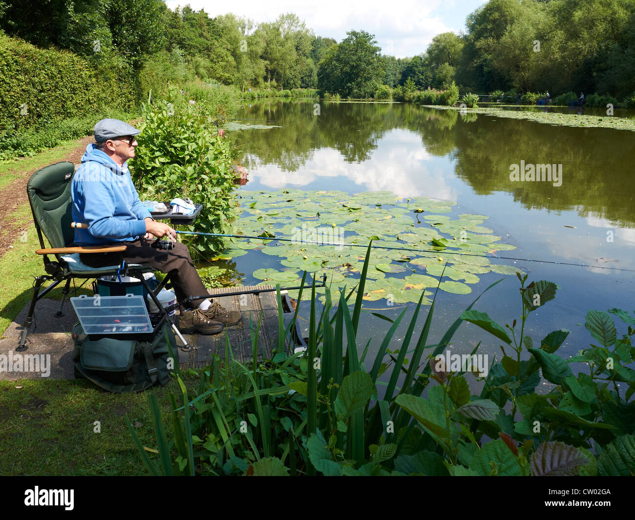 Old man fishing uk hi-res stock photography and images - Alamy