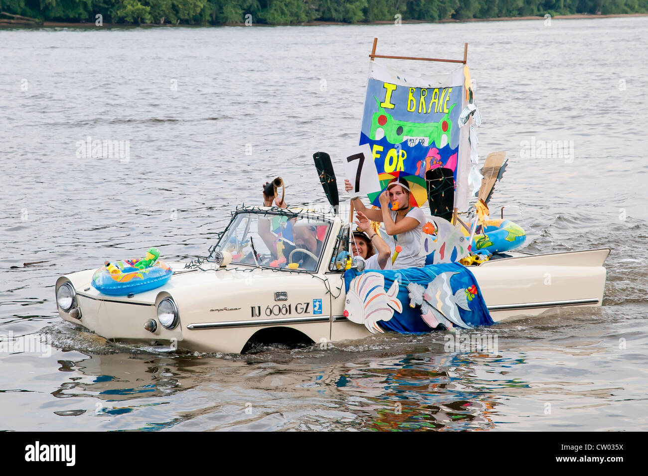Bikini boat girls hi-res stock photography and images - Alamy