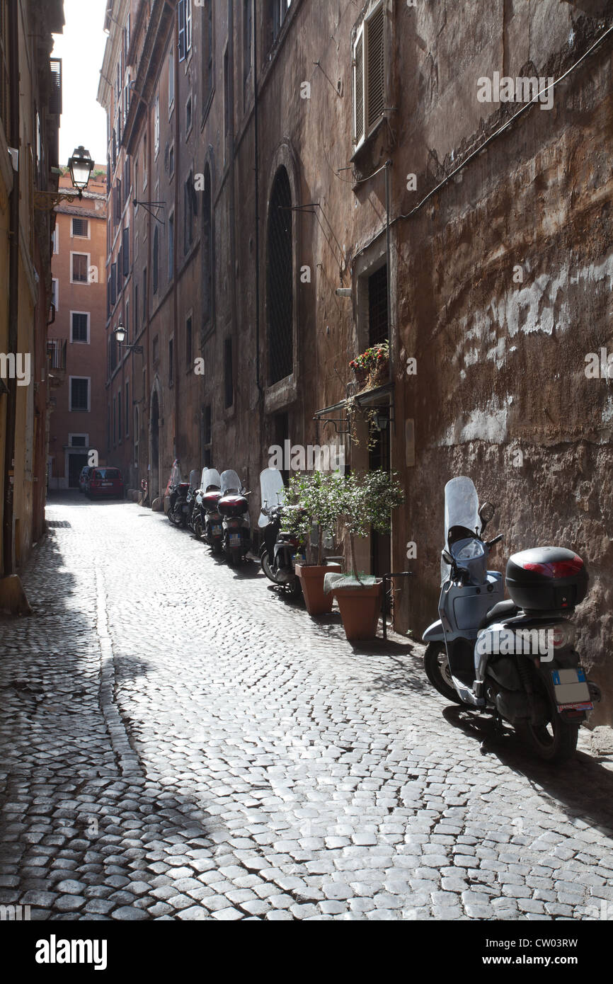 Strada romana roma hi-res stock photography and images - Alamy