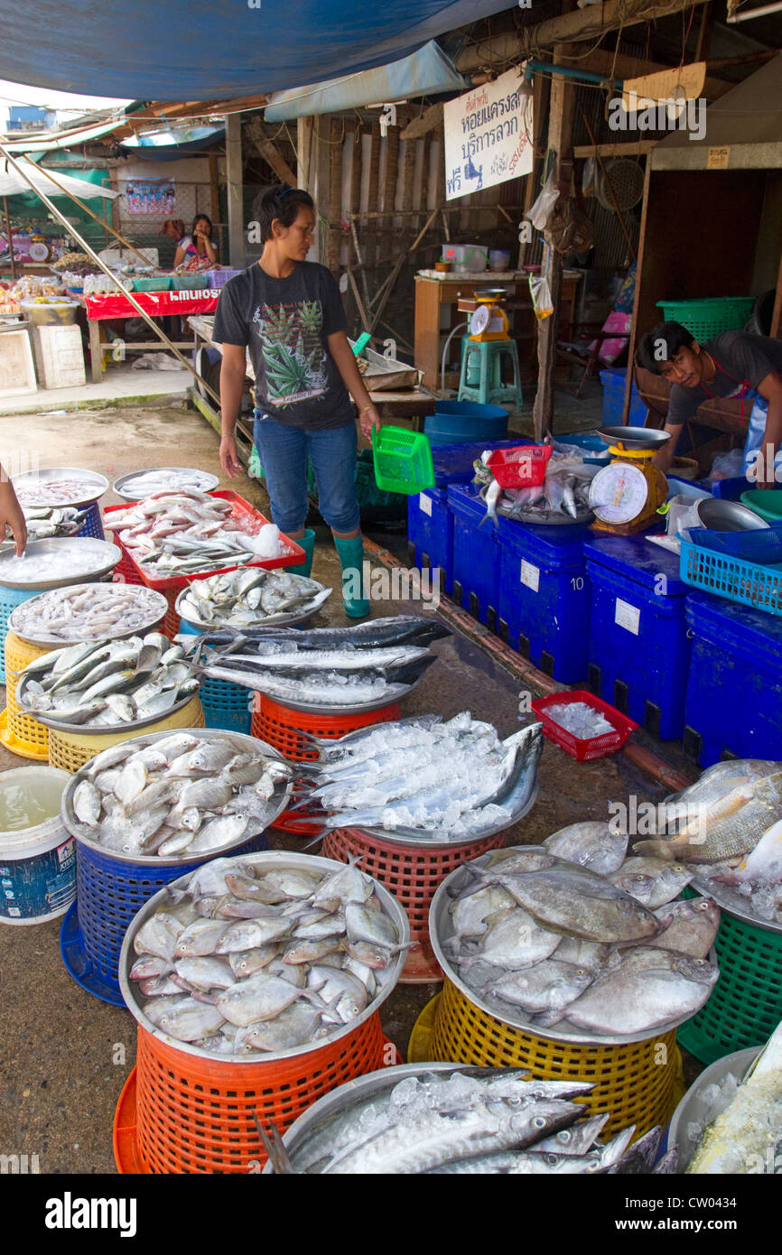 Fresh seafood vendor outdoor hi-res stock photography and images - Alamy