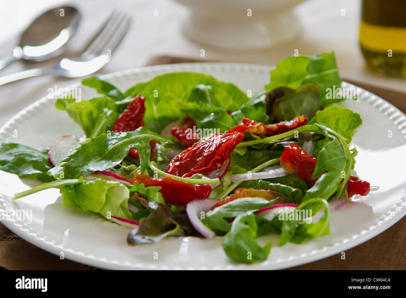 Rocket with sun-dried tomato salad Stock Photo - Alamy