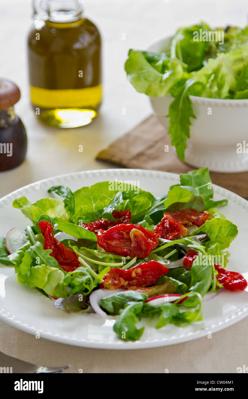 Rocket with sun-dried tomato salad Stock Photo - Alamy