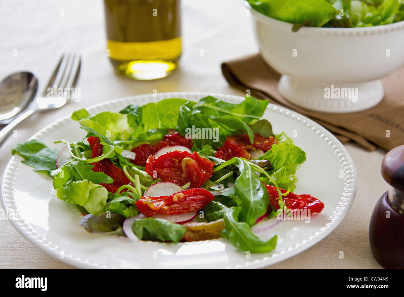 Rocket with sun-dried tomato salad Stock Photo - Alamy