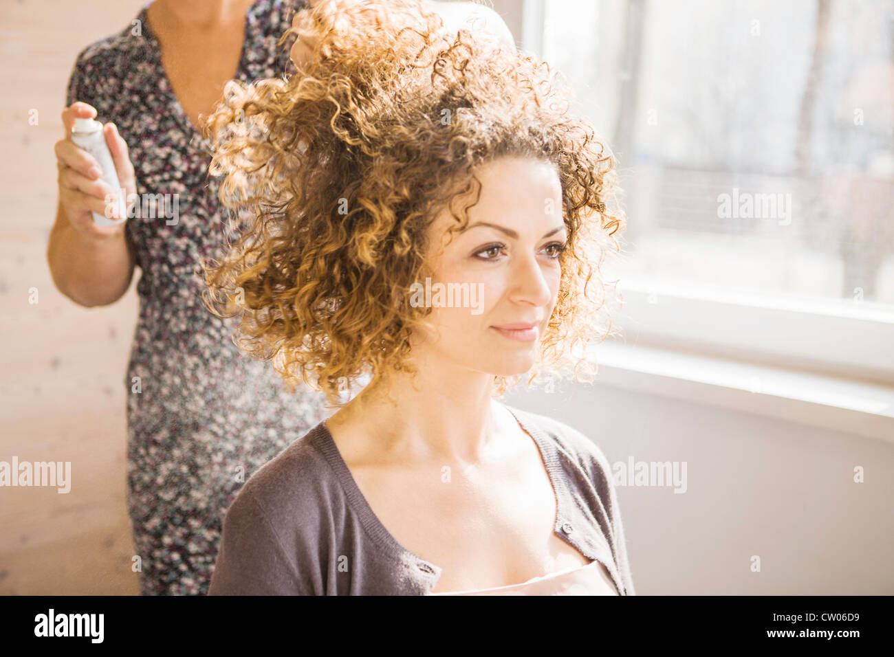 Hair stylist working on client Stock Photo - Alamy