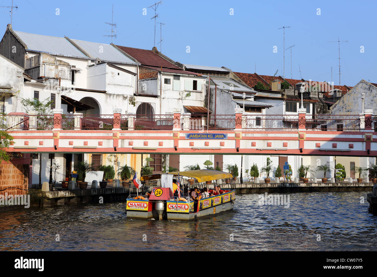 Melaka boats hi-res stock photography and images - Alamy
