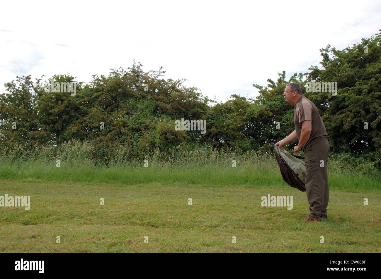 Man throwing pop-up tent into the air - 1 of a series of 5 Stock Photo ...