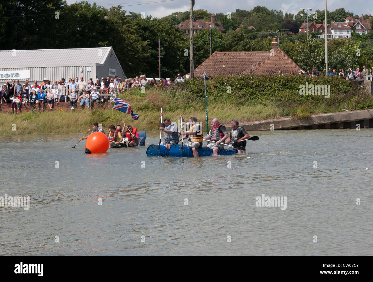 Raft race competitors rowing river hi-res stock photography and images ...