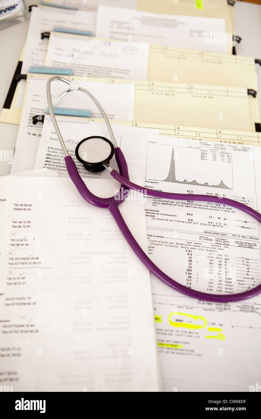 Doctor patient files nhs hi-res stock photography and images - Alamy