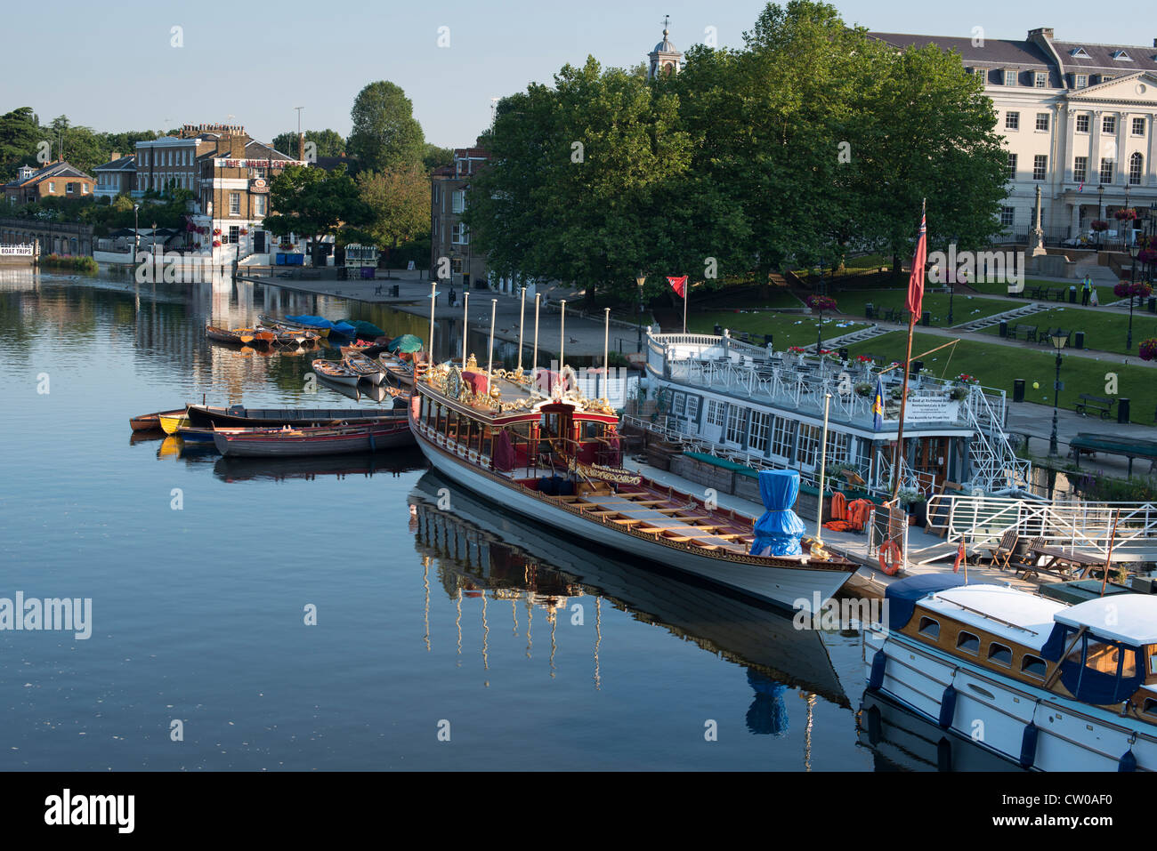Thames riverfront hi-res stock photography and images - Alamy