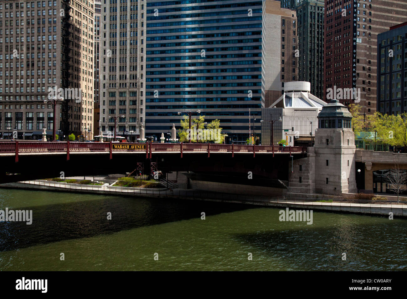 chicago river and bridge Stock Photo - Alamy