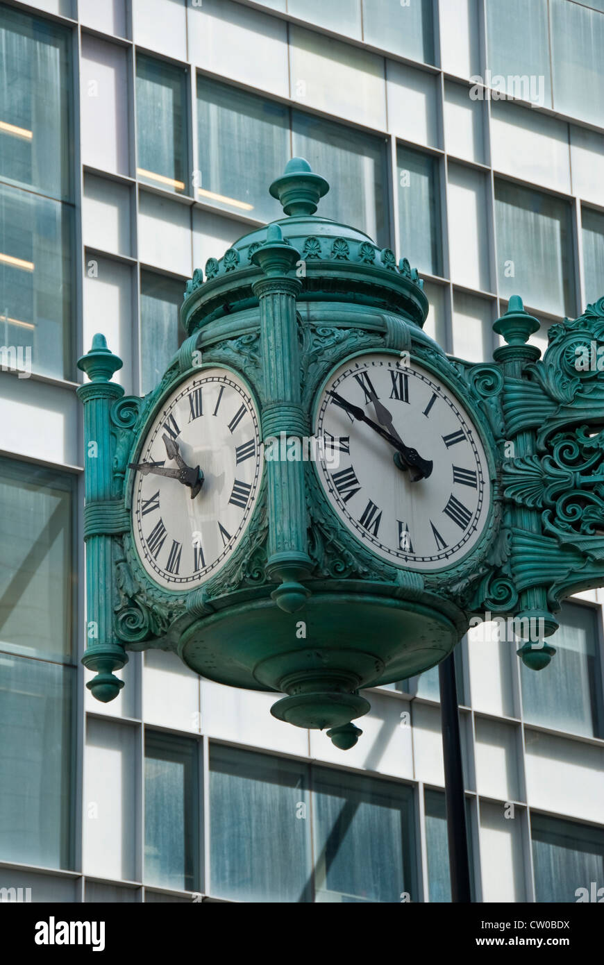 Chicago macy’s clock hi-res stock photography and images - Alamy