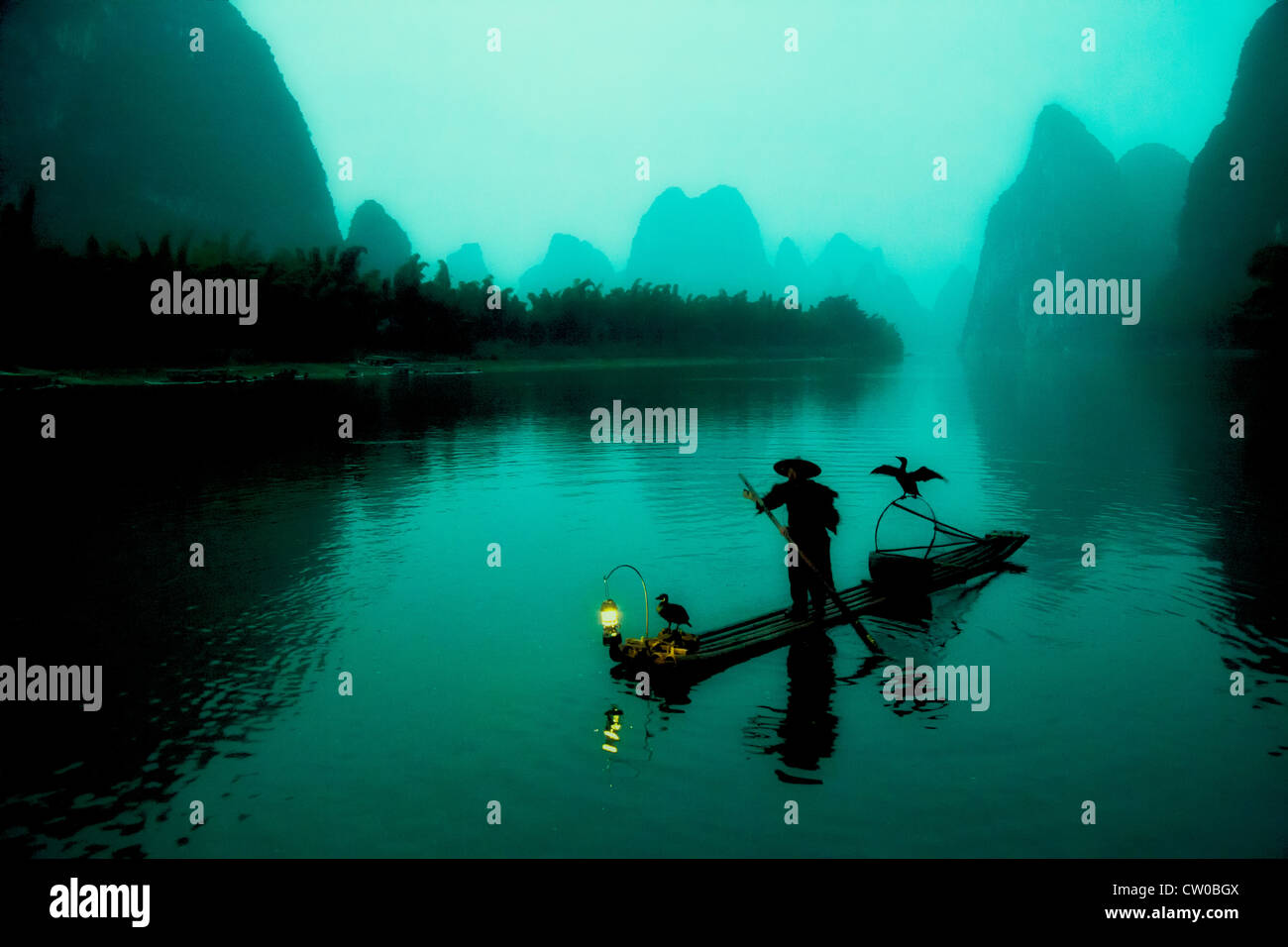 chinese fisherman silhouette on li river Stock Photo - Alamy
