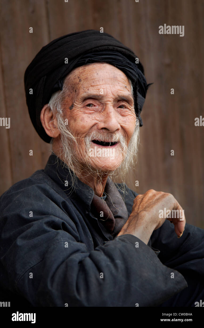 portrait of smiling older chinese man Stock Photo - Alamy