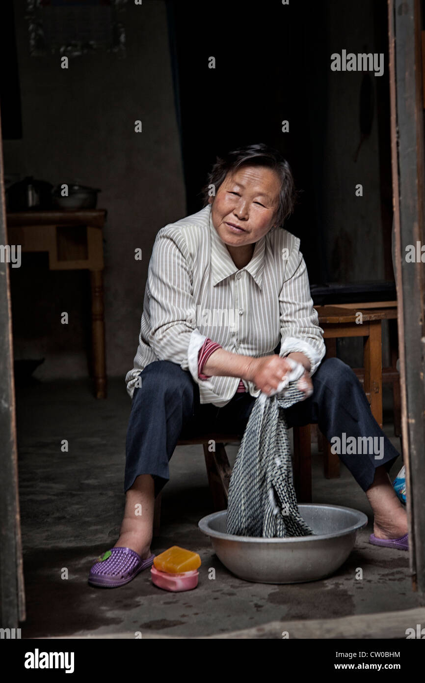 chinese woman washing clothes Stock Photo - Alamy