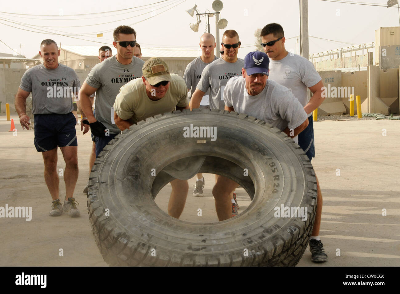 Humvee push hi-res stock photography and images - Alamy