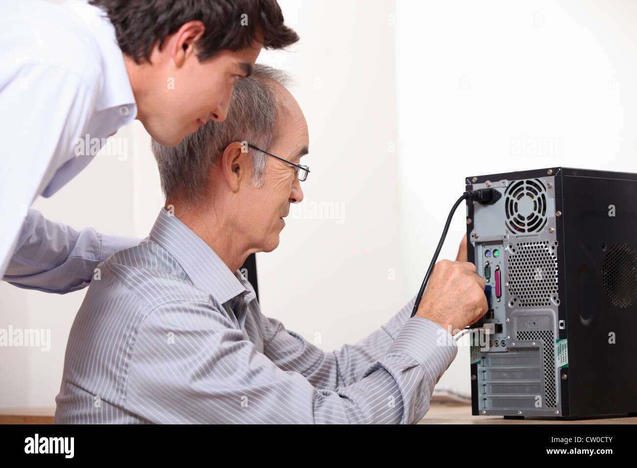 Elderly computer help black hi-res stock photography and images - Alamy