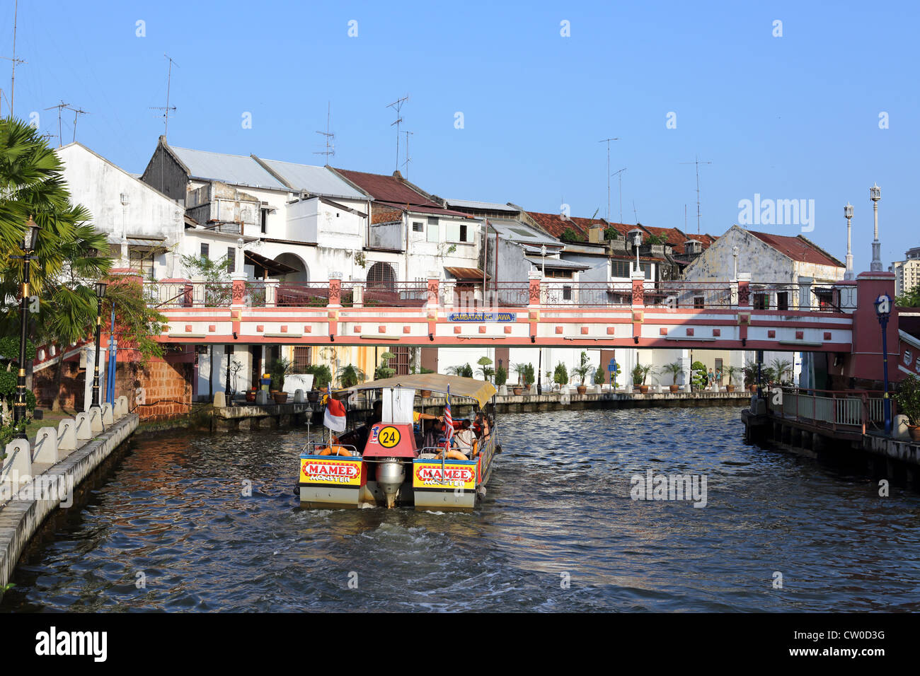 Tourist sightseeing boat on the Melaka River in Melaka Stock Photo - Alamy