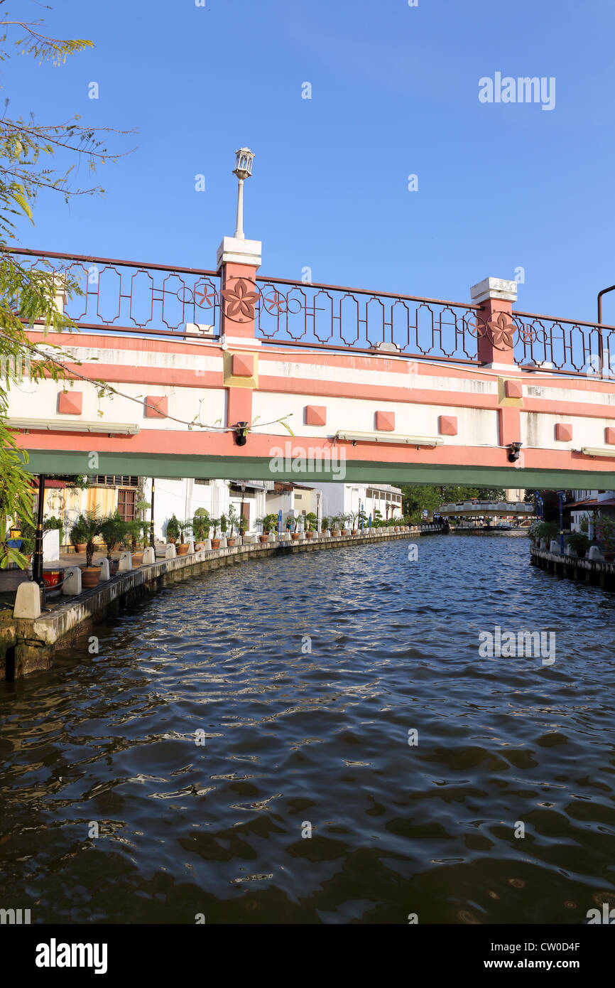 Bridge over Melaka River in Melaka Stock Photo - Alamy