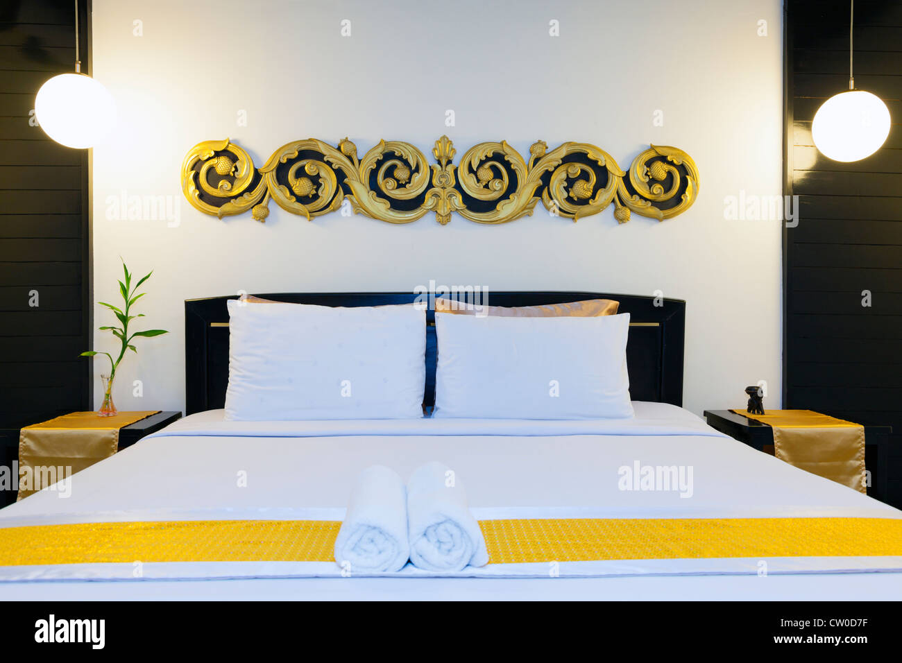 Hotel bed hi-res stock photography and images - Alamy