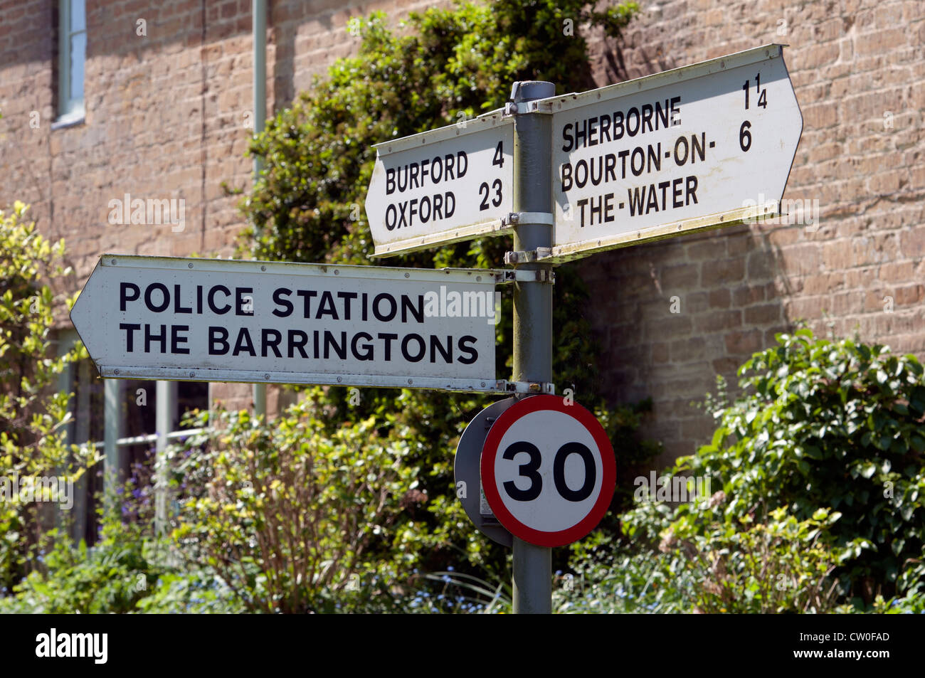 Village police station uk hi-res stock photography and images - Alamy