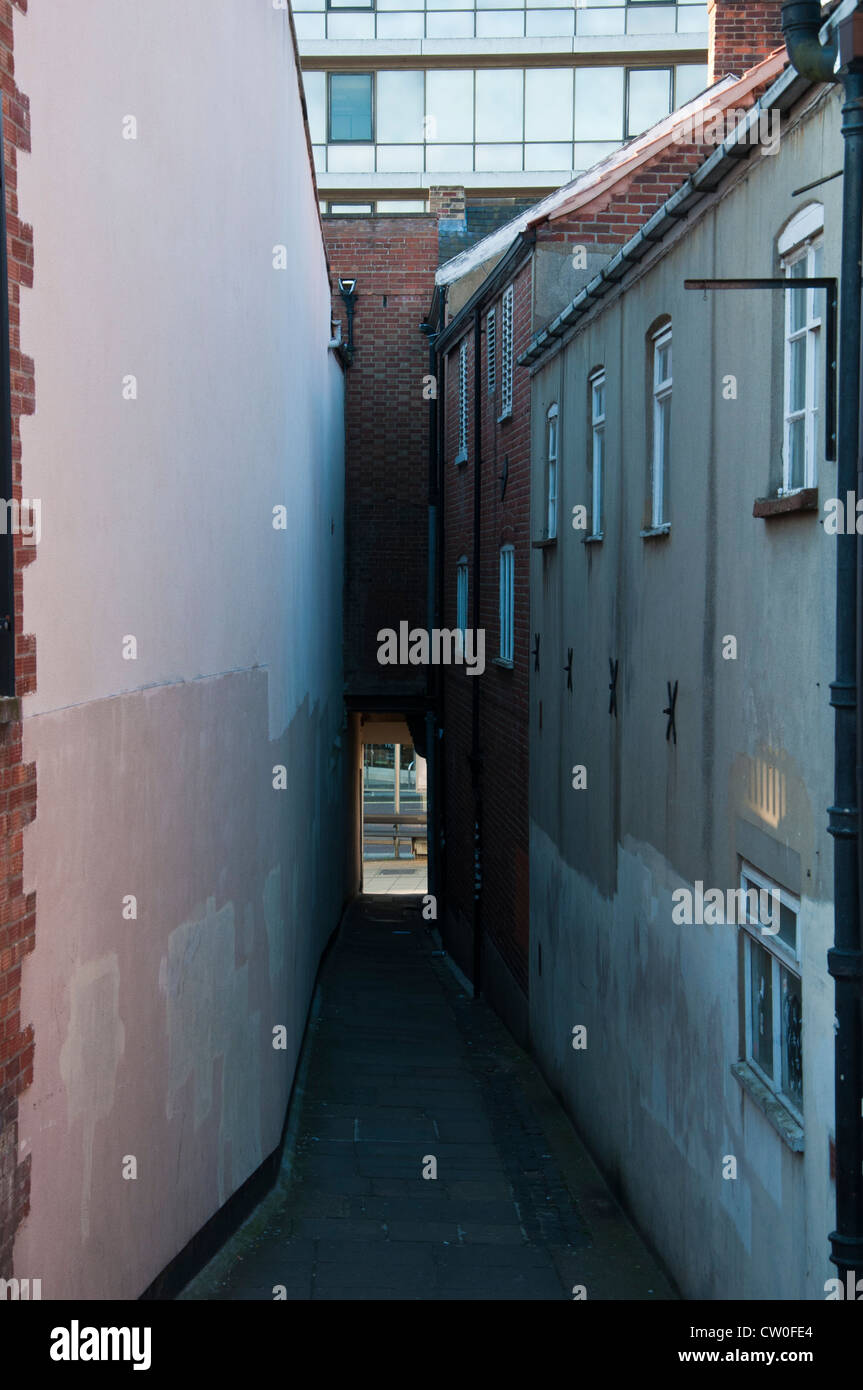 Alley way urban Stock Photo - Alamy