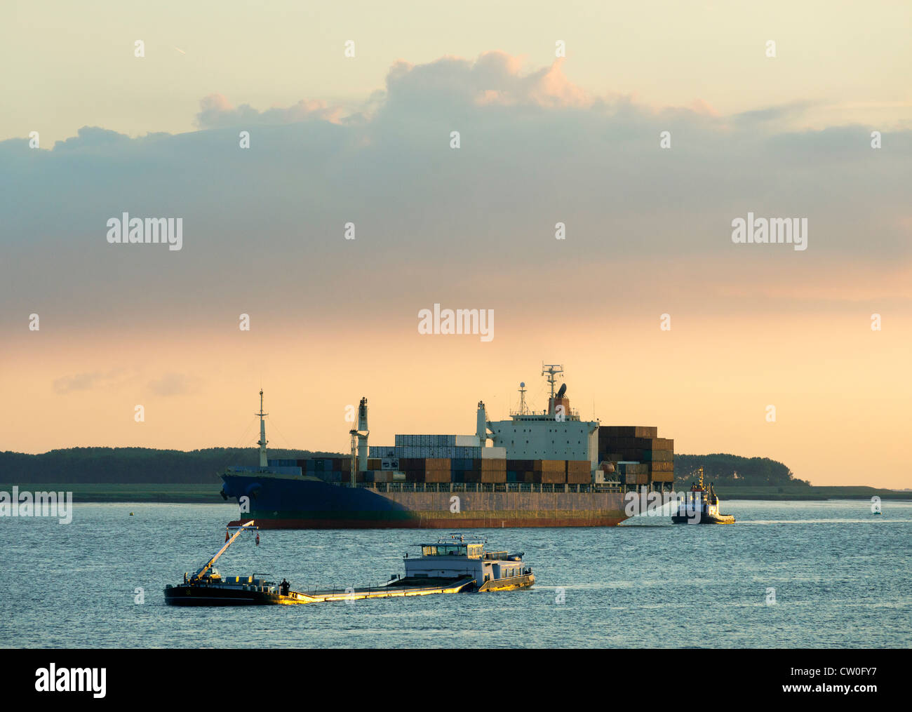 Container ship sailing hi-res stock photography and images - Alamy