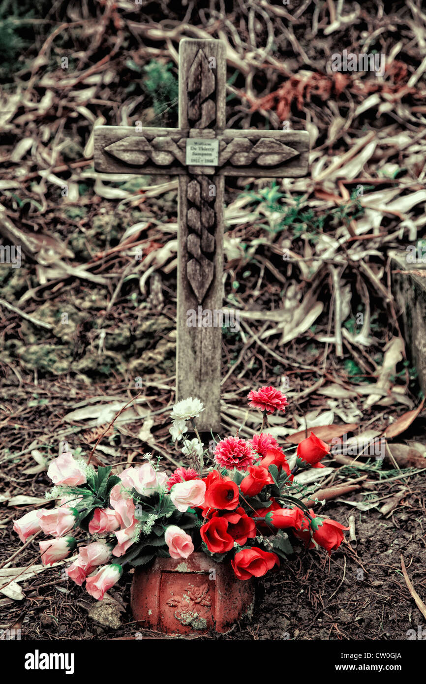 Small wooden cross hi-res stock photography and images - Alamy