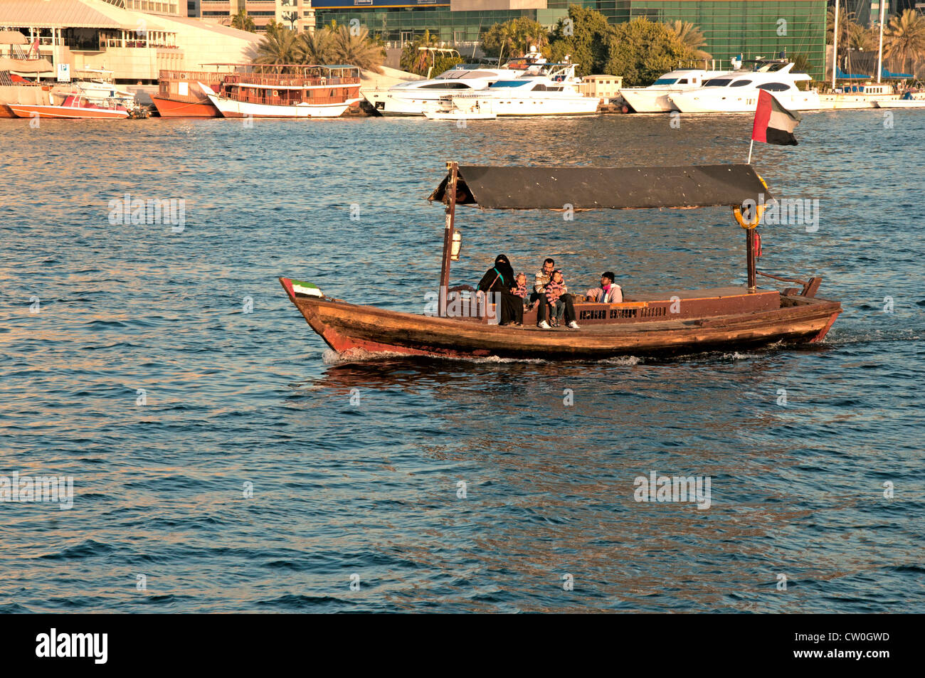 Traditional Arab Wooden Boat Stock Photos & Traditional Arab Wooden ...