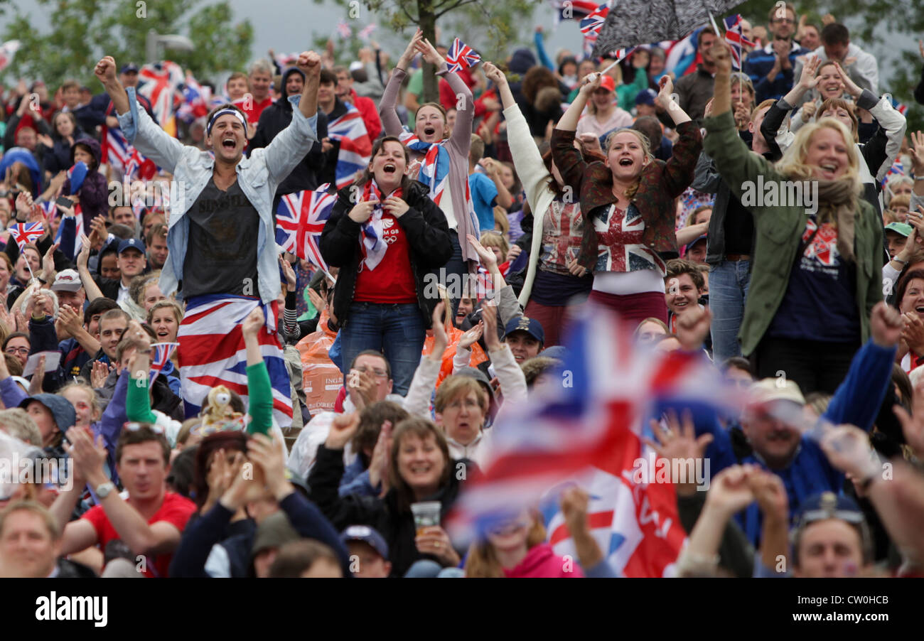 Female olympic games spectator hi-res stock photography and images - Alamy