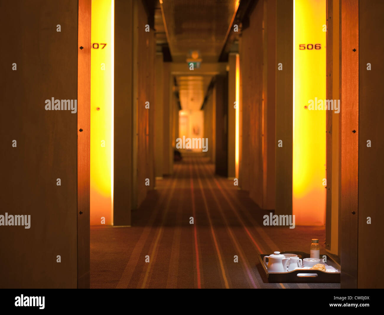 Room service tray hi-res stock photography and images - Alamy