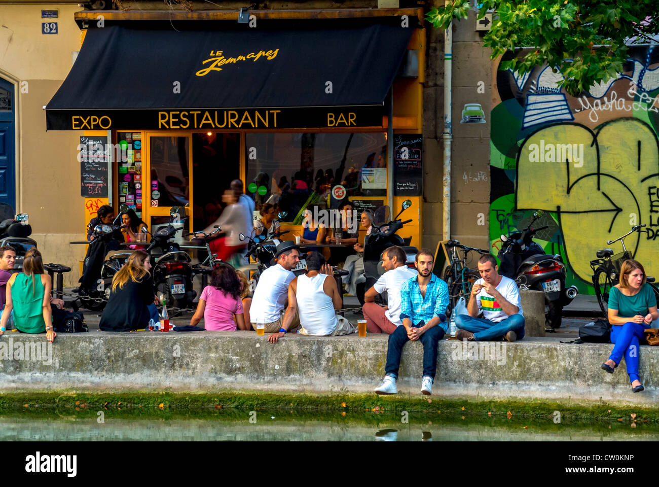 Paris, France, young people gathering bar, Relaxing in the French ...