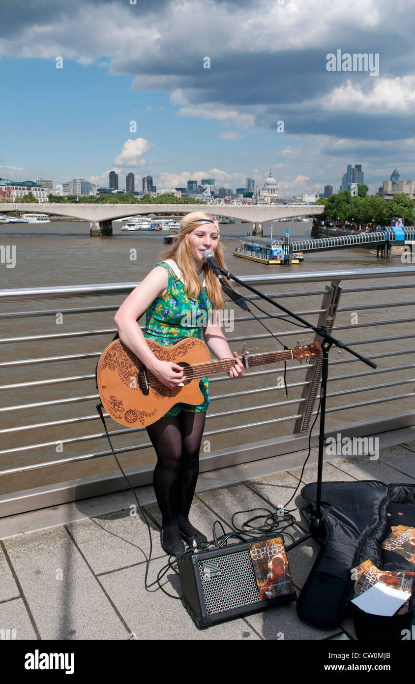 Girl busker hi-res stock photography and images - Alamy