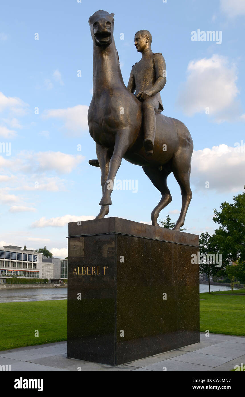 Liege statue hi-res stock photography and images - Alamy