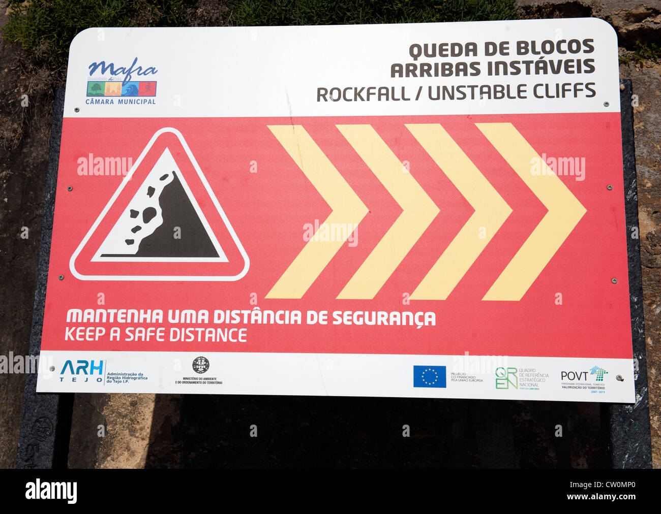 Sign warning portuguese hi-res stock photography and images - Alamy