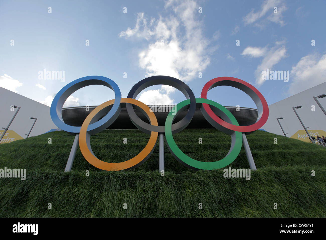 Five olympic rings hi-res stock photography and images - Alamy