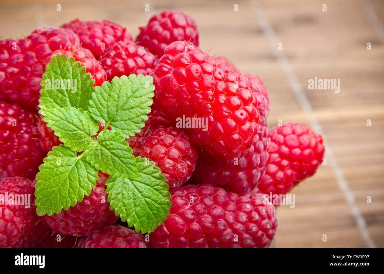 Fresh raspberry green leaf hi-res stock photography and images - Alamy