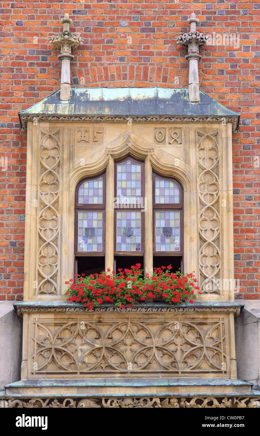 Gothic windows hi-res stock photography and images - Alamy