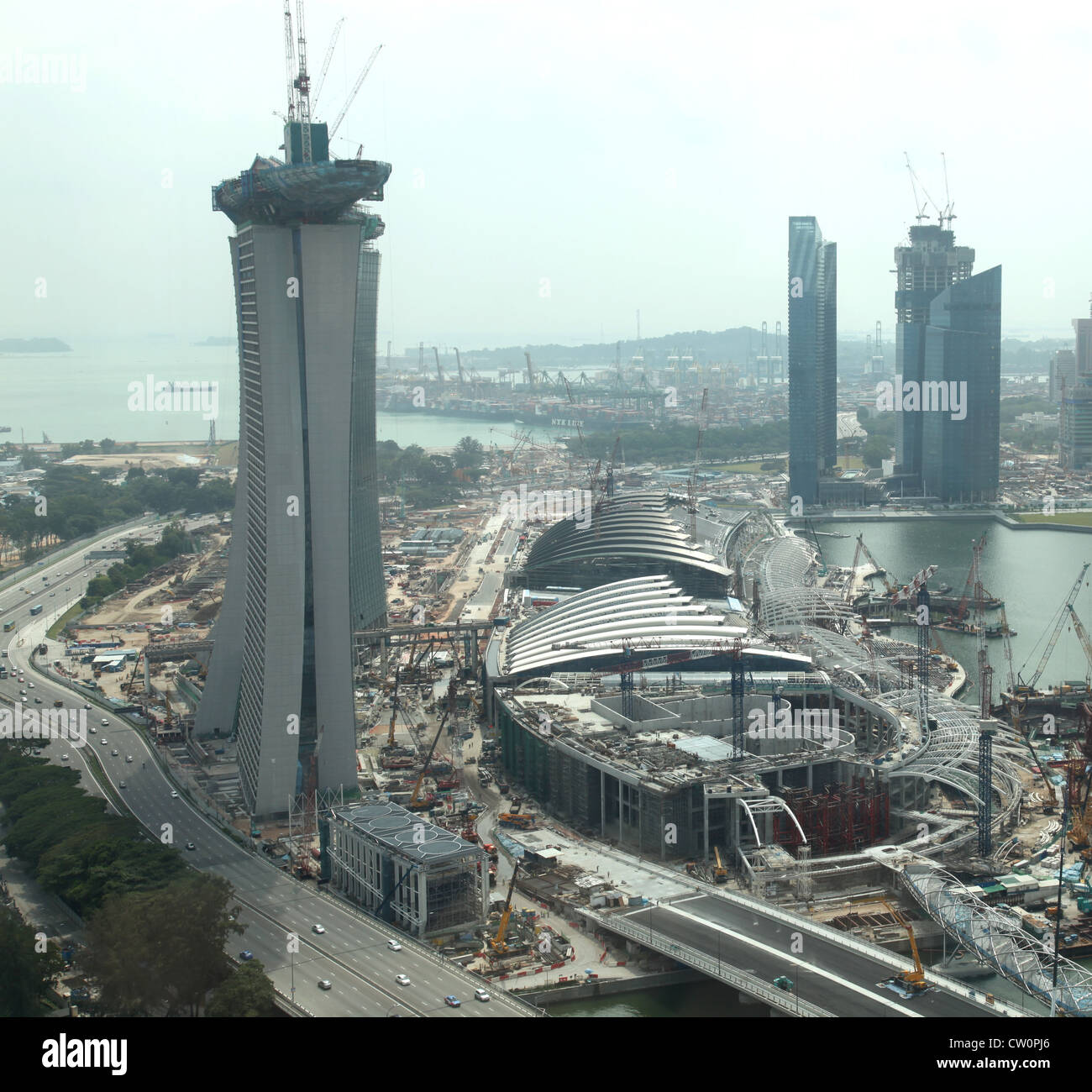 Marina bay sands under construction singapore hi-res stock photography ...