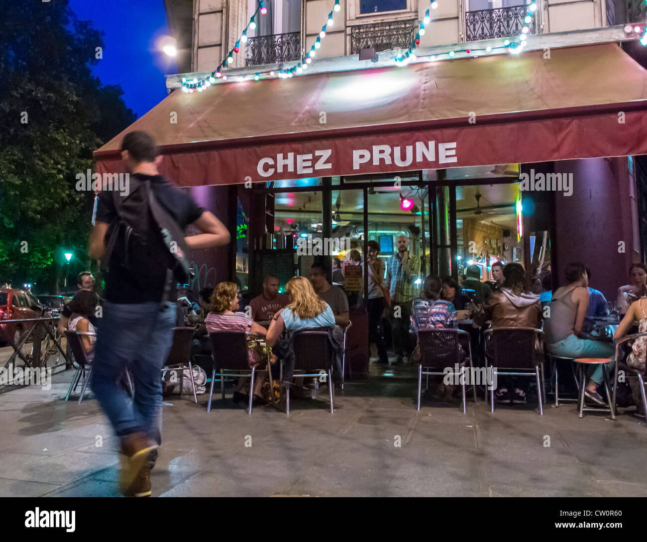 Paris, France, Young People Relaxing, Parisian street café scene "Chez ...