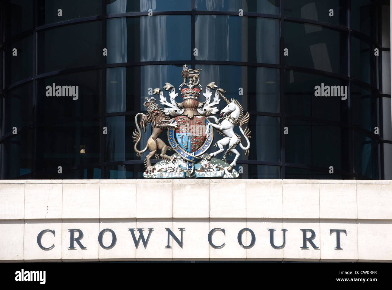 Royal coat of arms crown court hi-res stock photography and images - Alamy