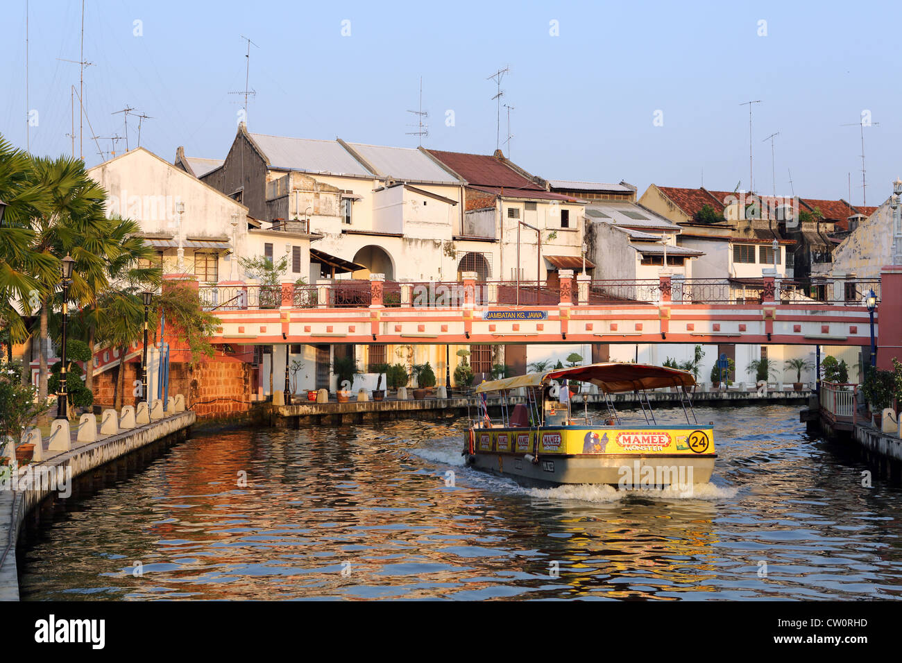 Tourist sightseeing boat on the Melaka River in Melaka Stock Photo - Alamy
