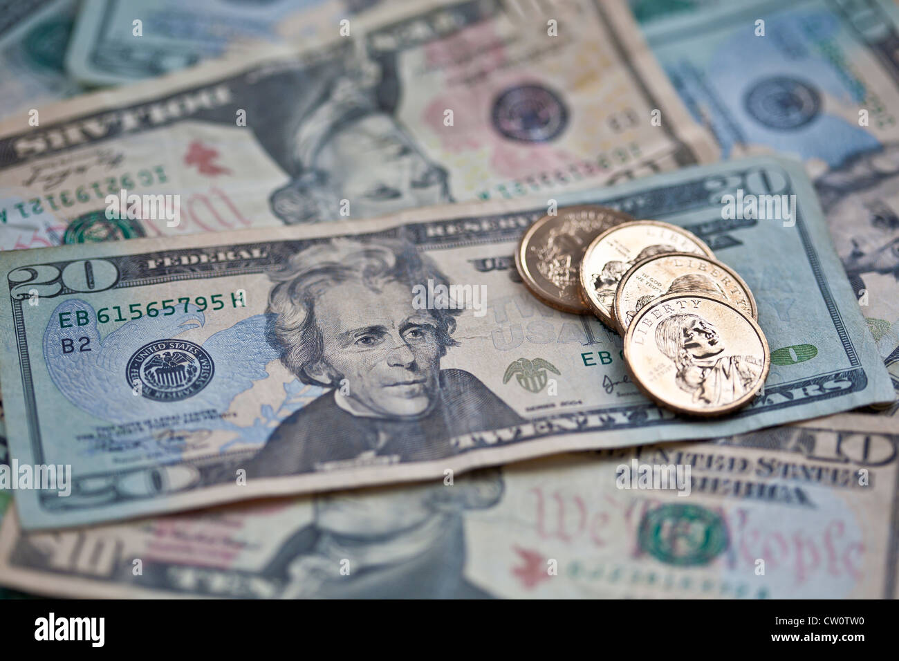 us currency closeup of bills and coins Stock Photo - Alamy
