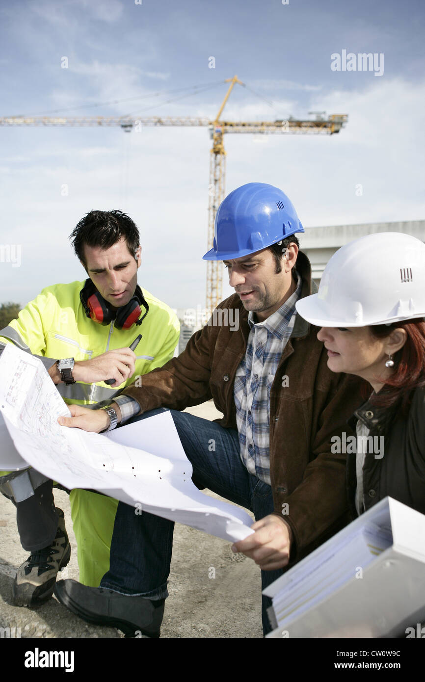 Construction team looking at plans Stock Photo - Alamy