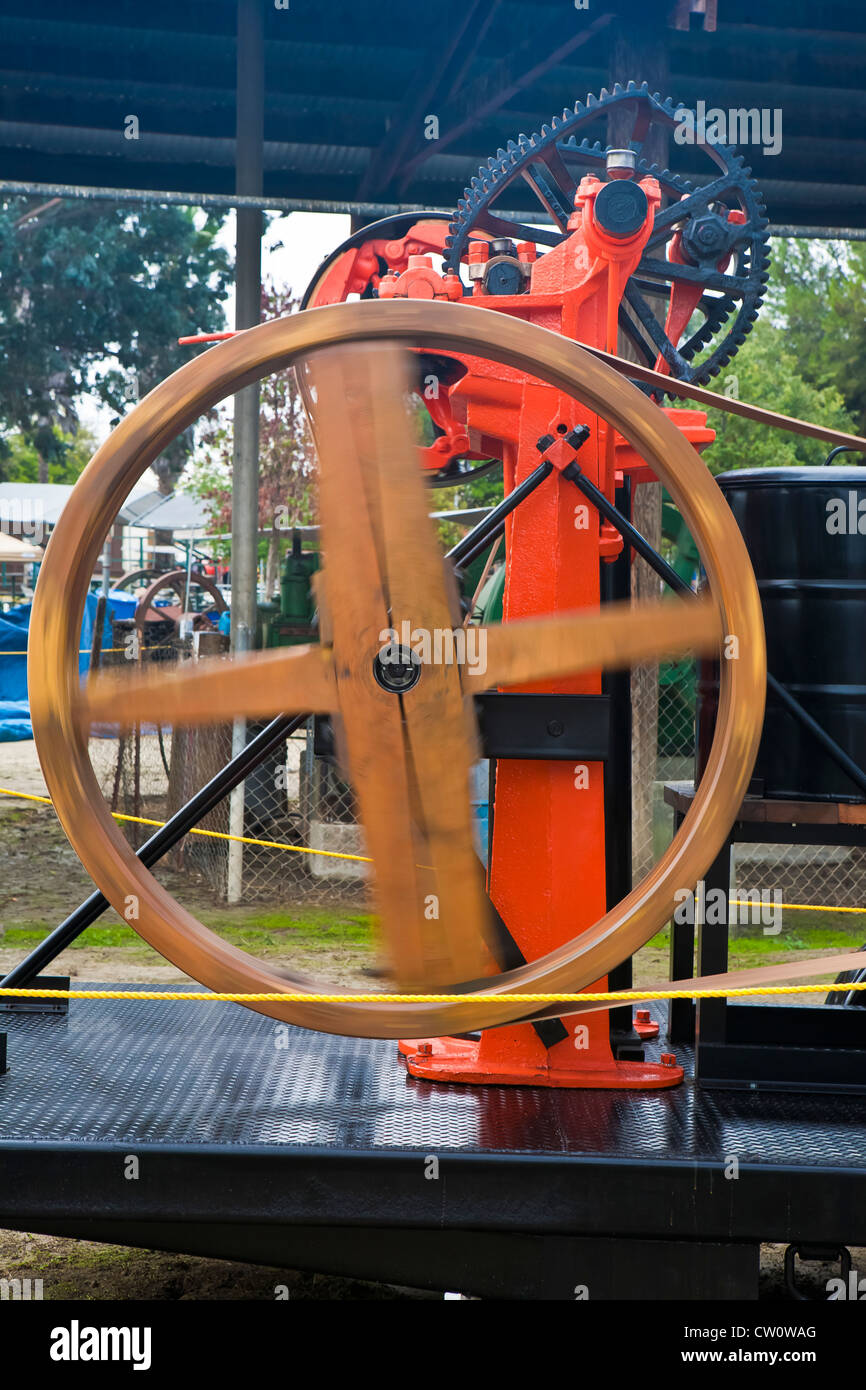 Gears on antique farm machinery hi-res stock photography and images - Alamy
