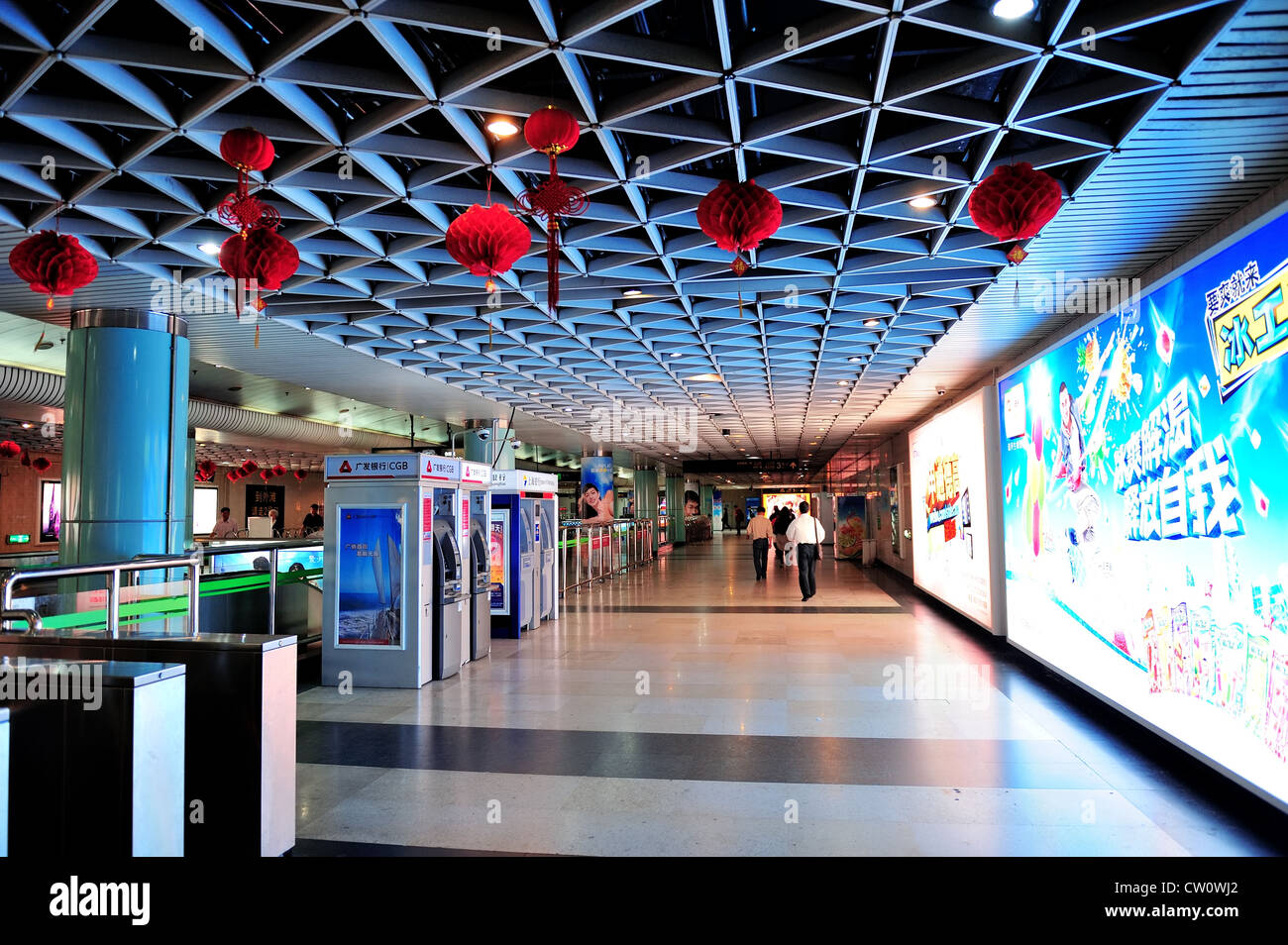 Shanghai subway station interior Stock Photo - Alamy