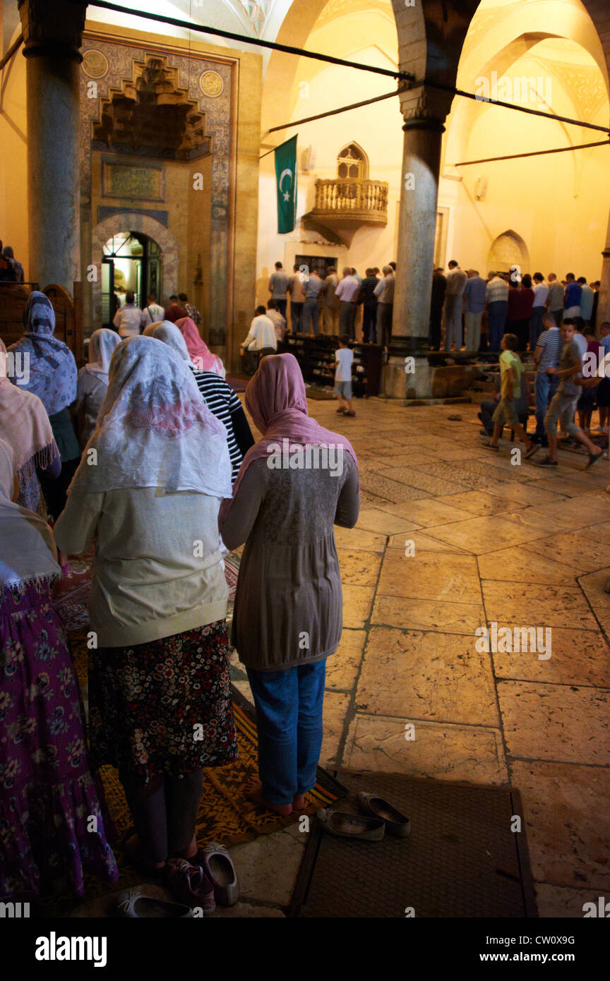 Bosnian Muslims Praying