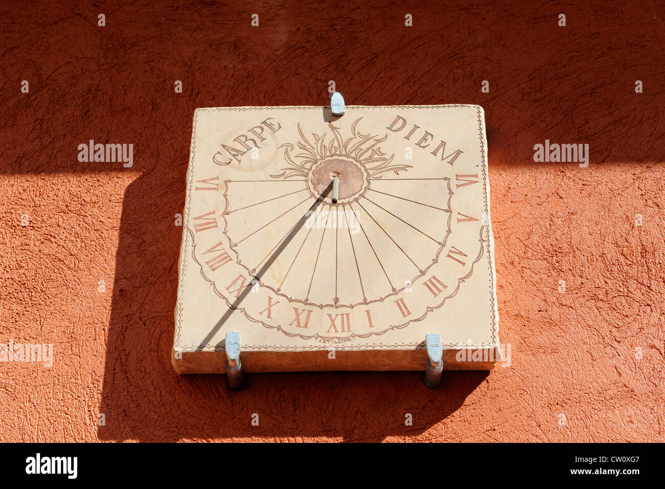 Roman numerals sun dial italy hi-res stock photography and images - Alamy