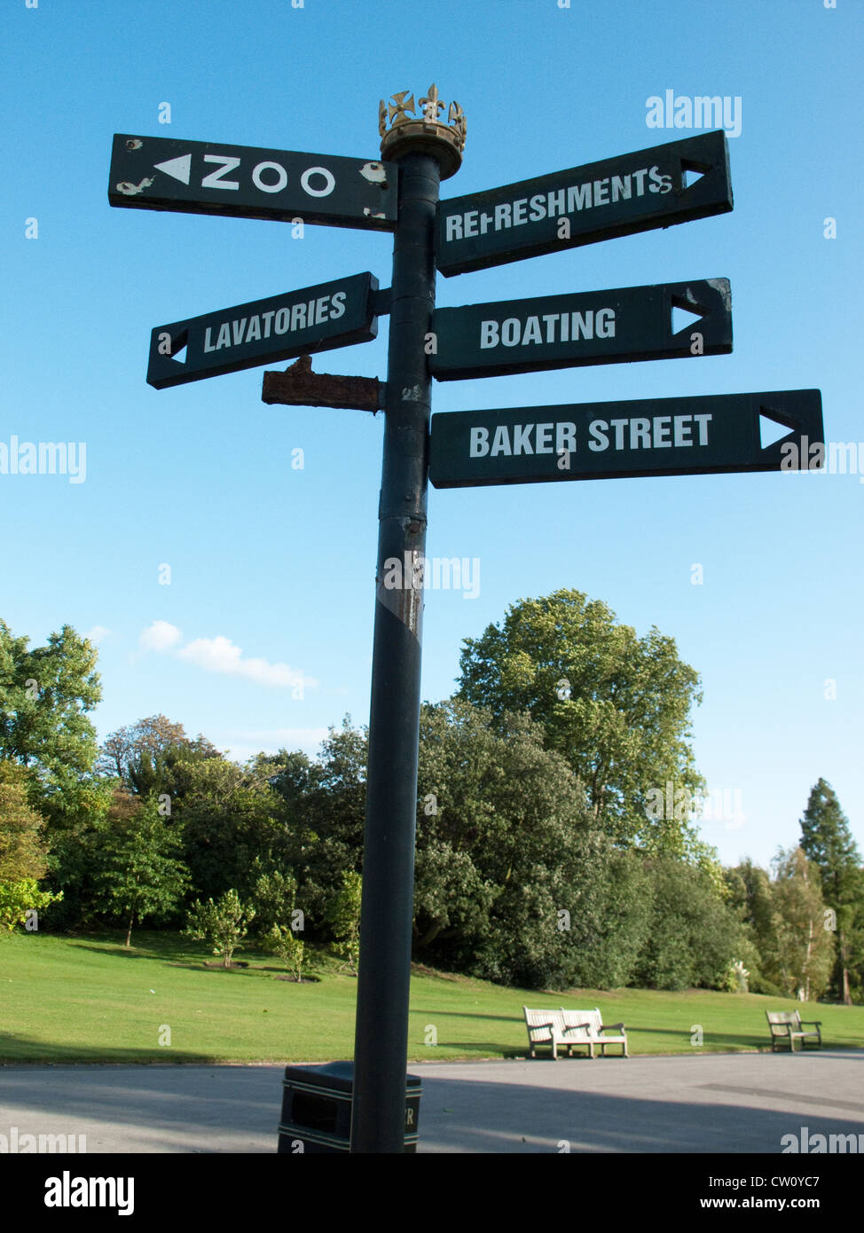 London zoo sign hi-res stock photography and images - Alamy