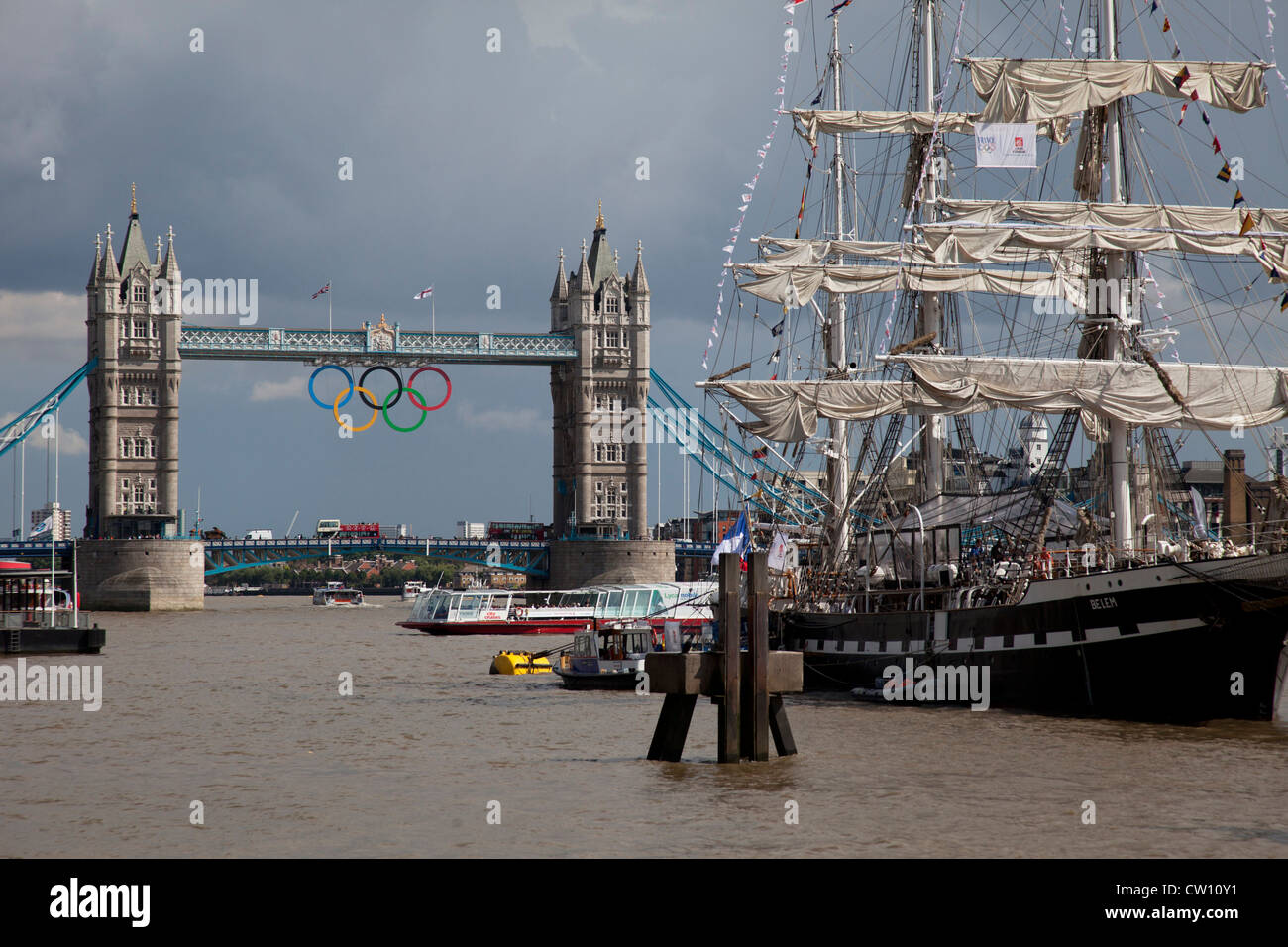 Ship near tower bridge london hi-res stock photography and images - Alamy
