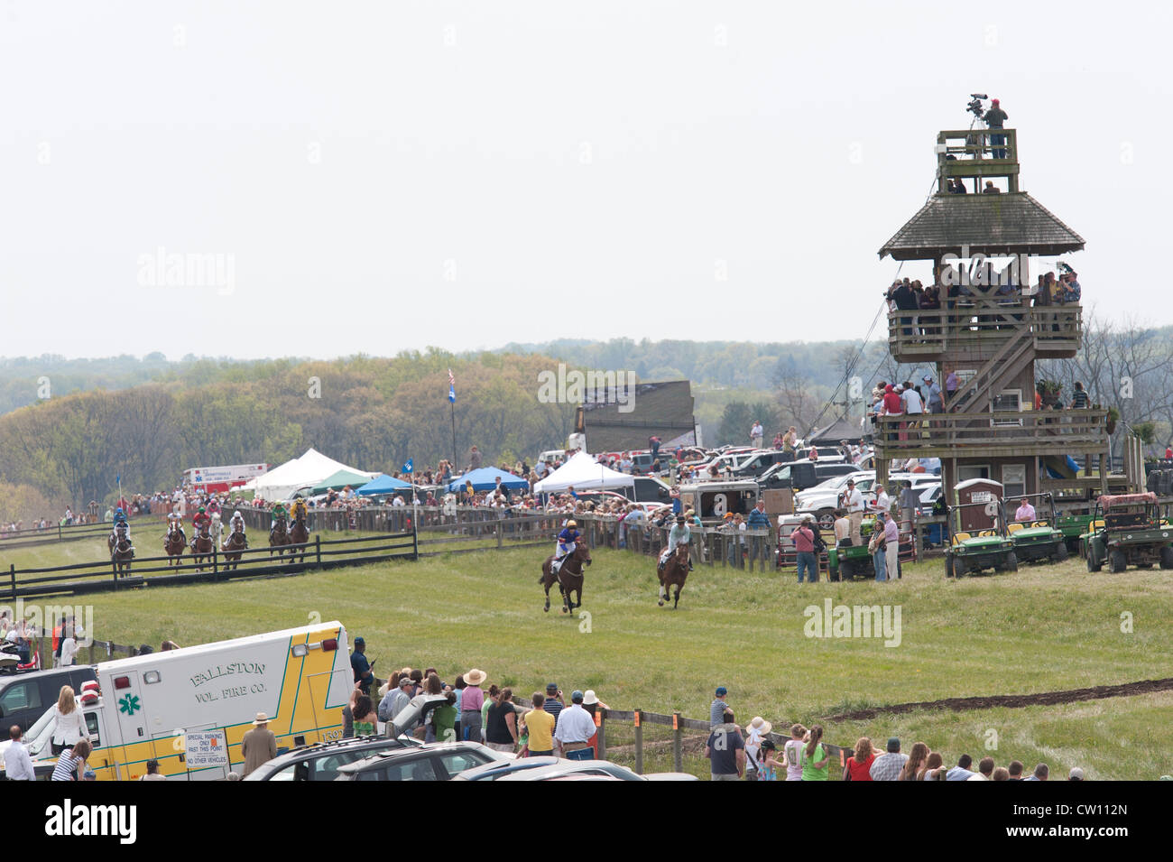 Horse races and crowd Stock Photo - Alamy